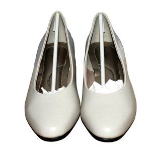Soft Style | Shoes | Soft Style Pumps Womens 9 N Angel Ii Low Heel Bone ...